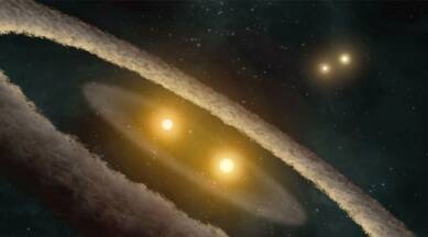 Astronomers detect 'one of a kind' triple star, compact system