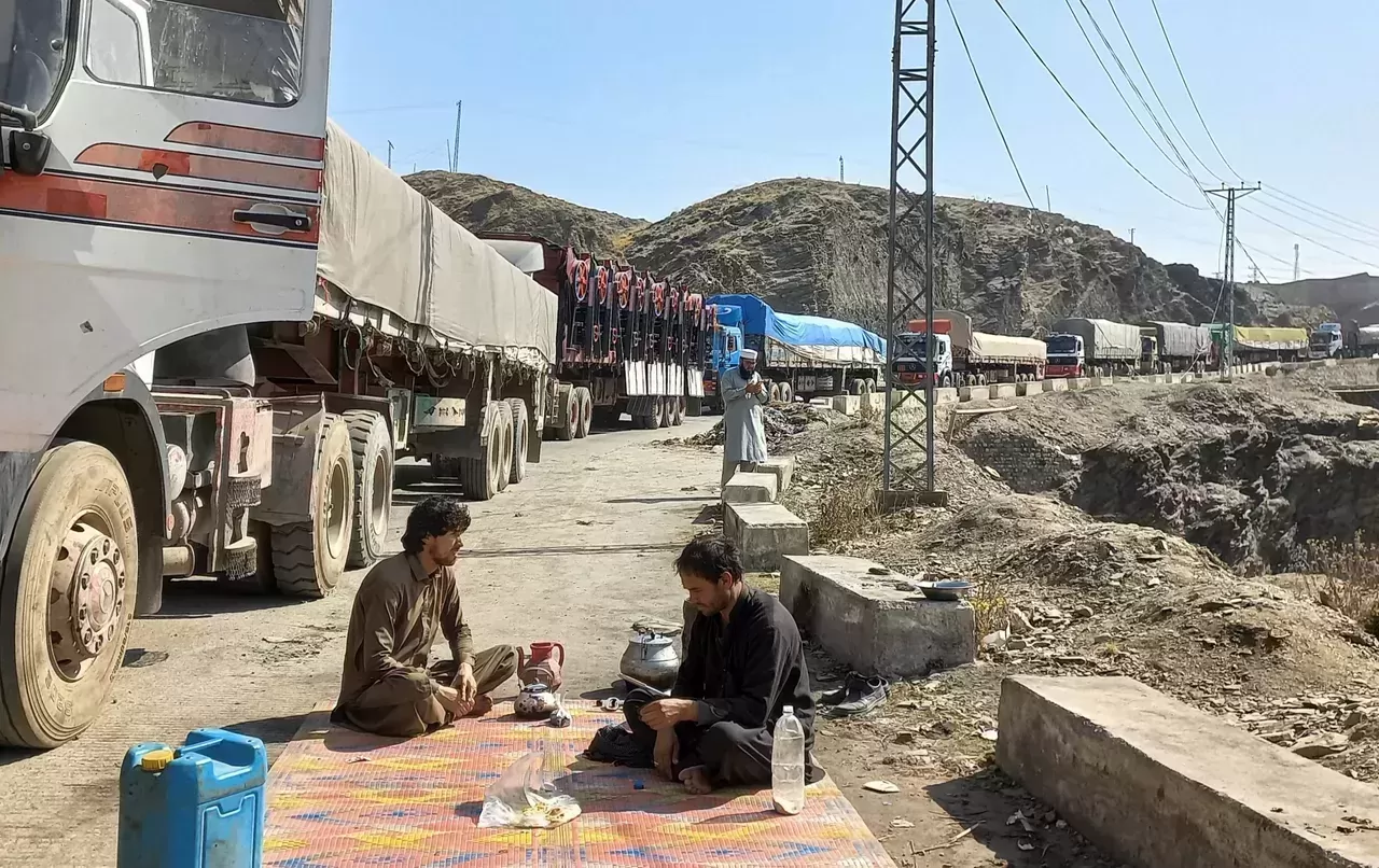 Pakistan reopens Torkham border with Afghanistan for vehicular traffic ...