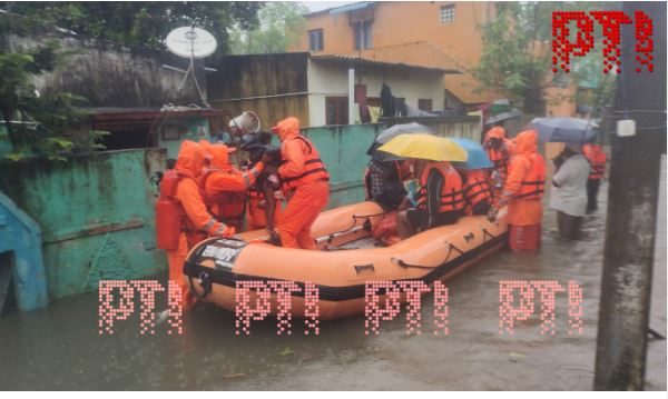 Southern coast cities flood as cyclone Michaung lashes out, NDRF gears ...