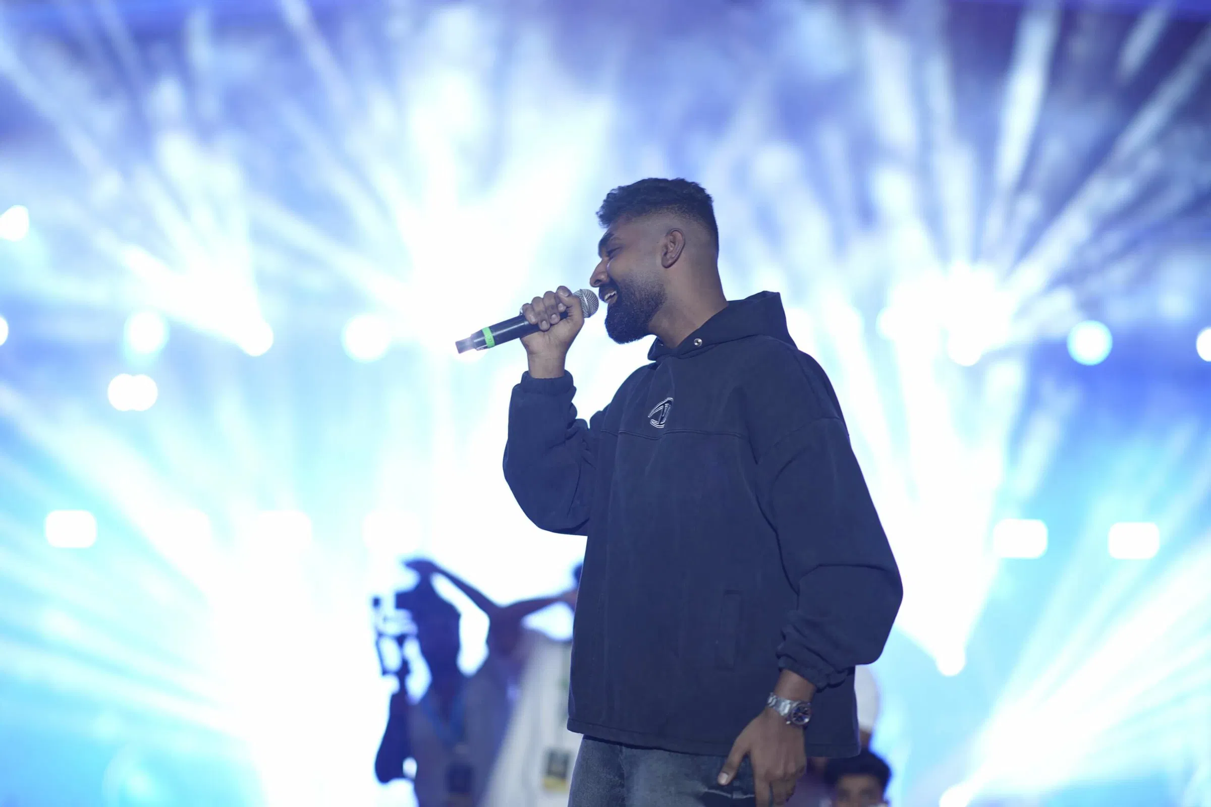 Overcrowding at Hanan Shaah concert sends 16 to hospital; organisers booked