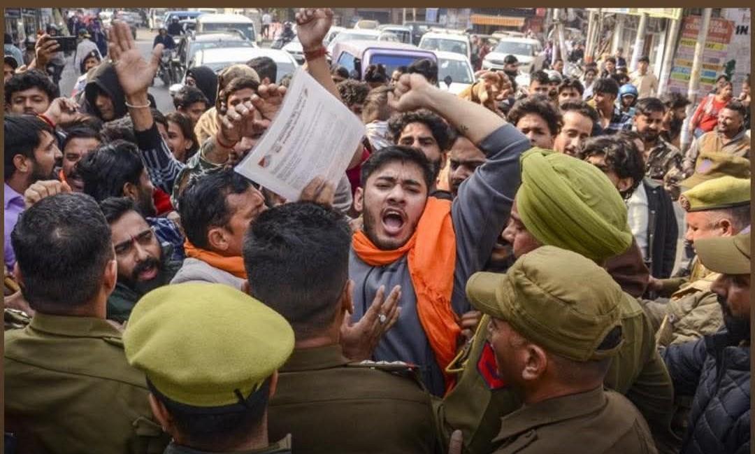 J&K uni issue: Hindutva groups protest; threaten to shut down Jammu
